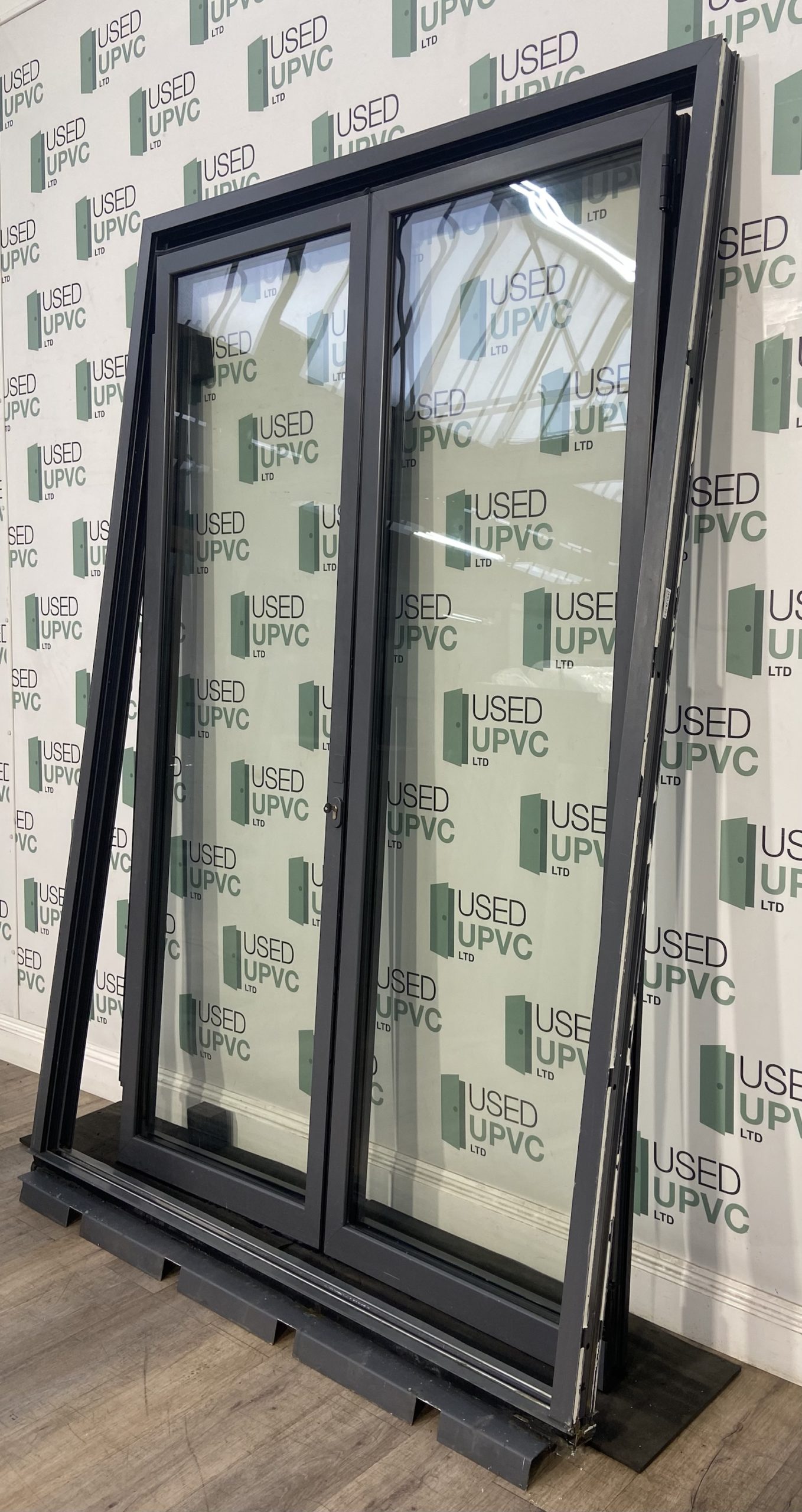 Aluminium Anthracite Grey (RAL 7016) Bi-Folding Doors | Green doors