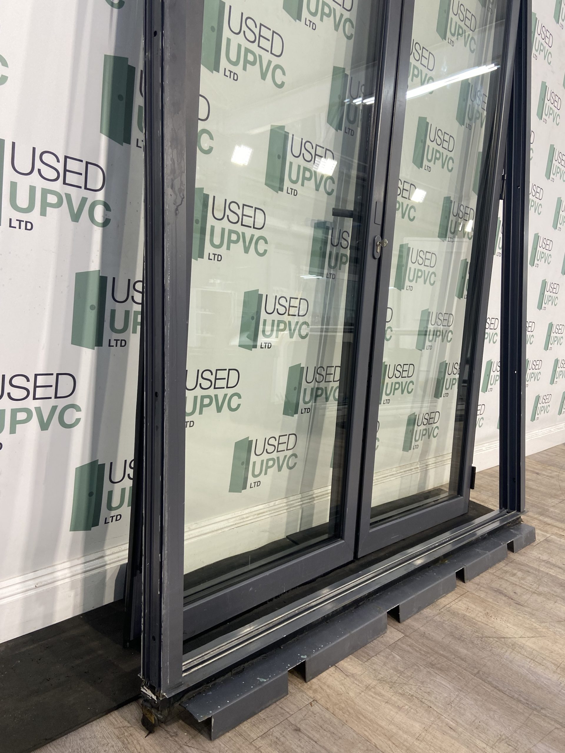 Aluminium Anthracite Grey (RAL 7016) Bi-Folding Doors | Green doors