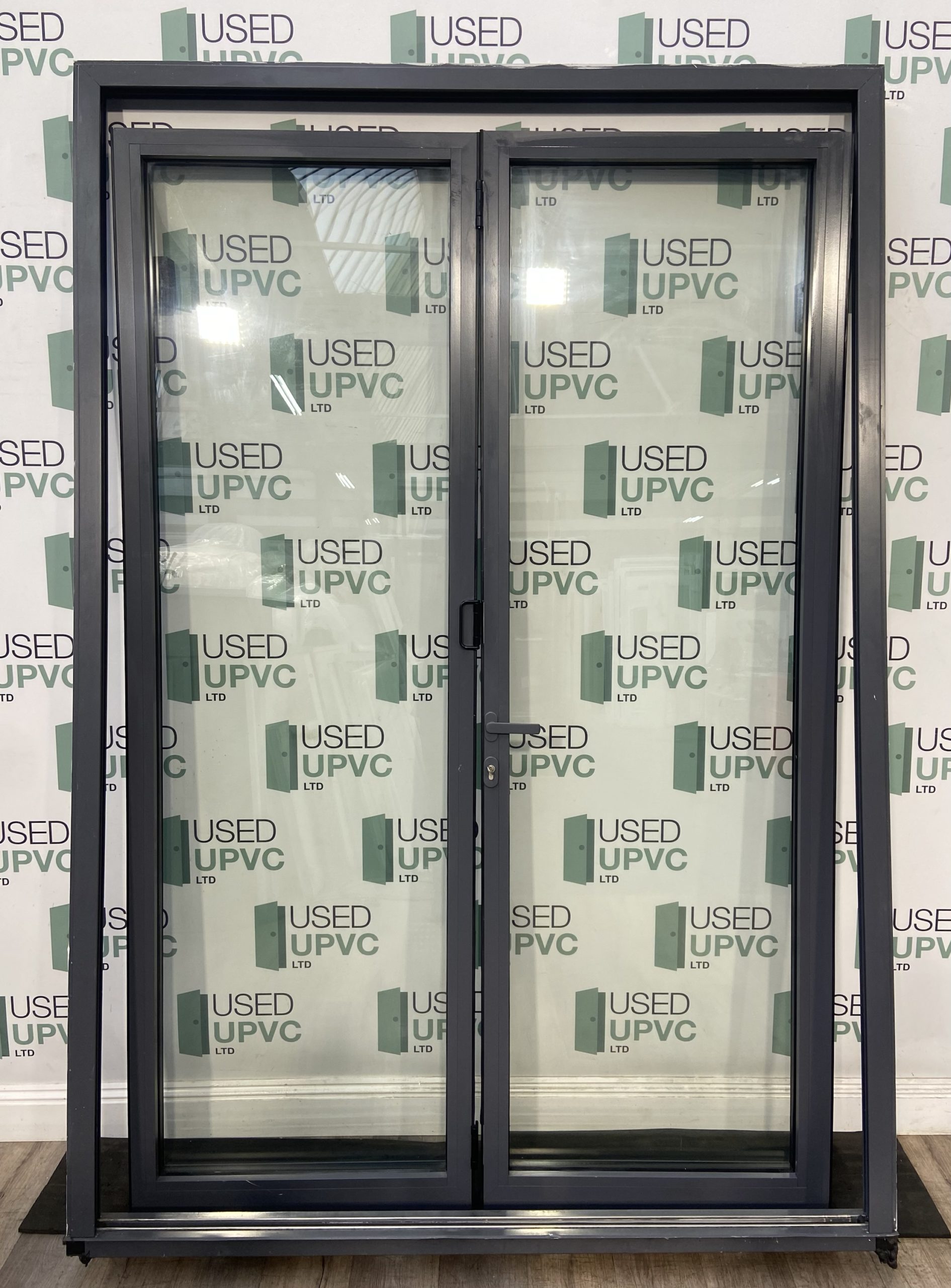 Aluminium Anthracite Grey (RAL 7016) Bi-Folding Doors | Green doors