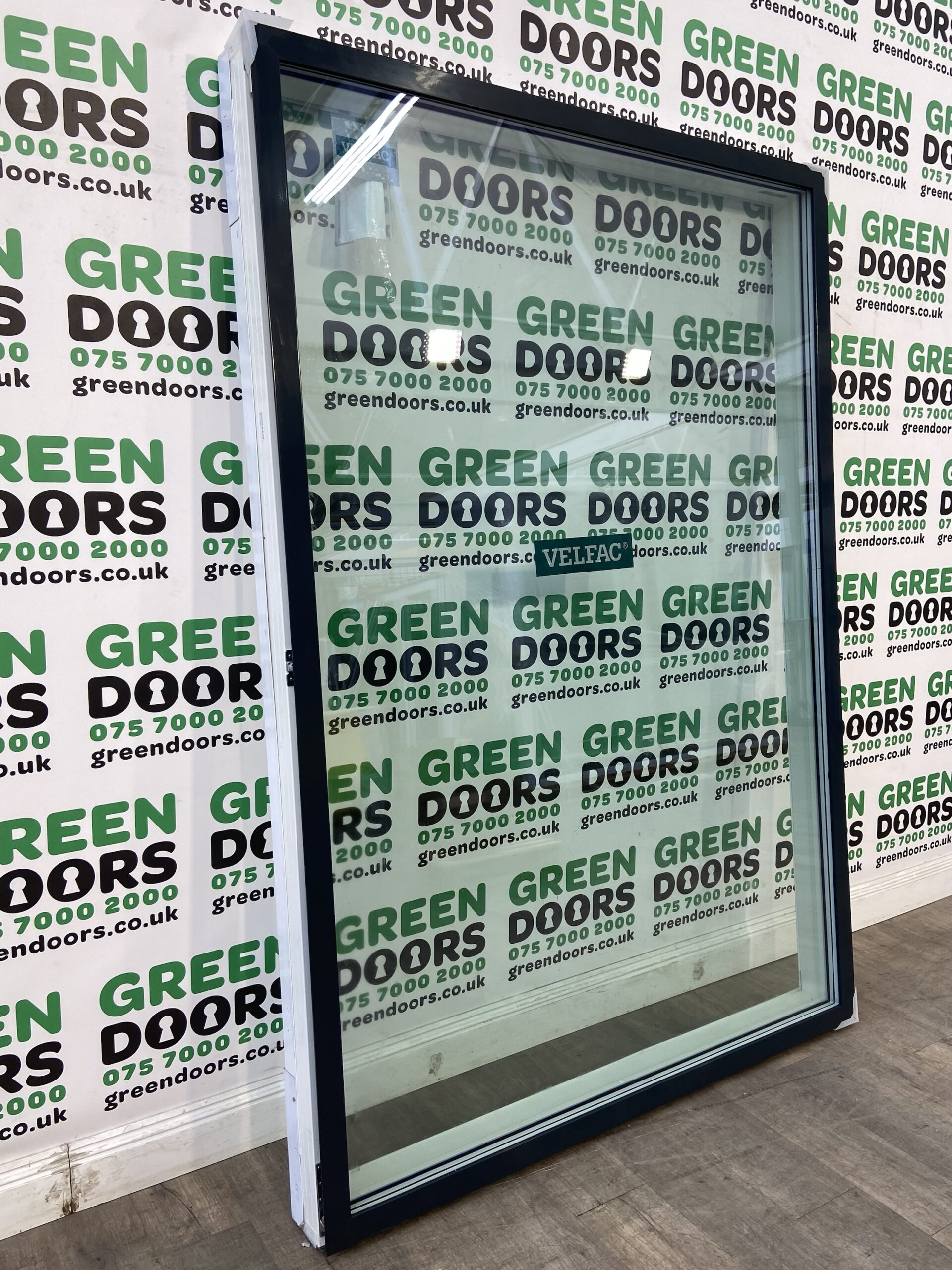 'Velfac' Aluminium/Wood (Clad) Fixed Window | Green doors