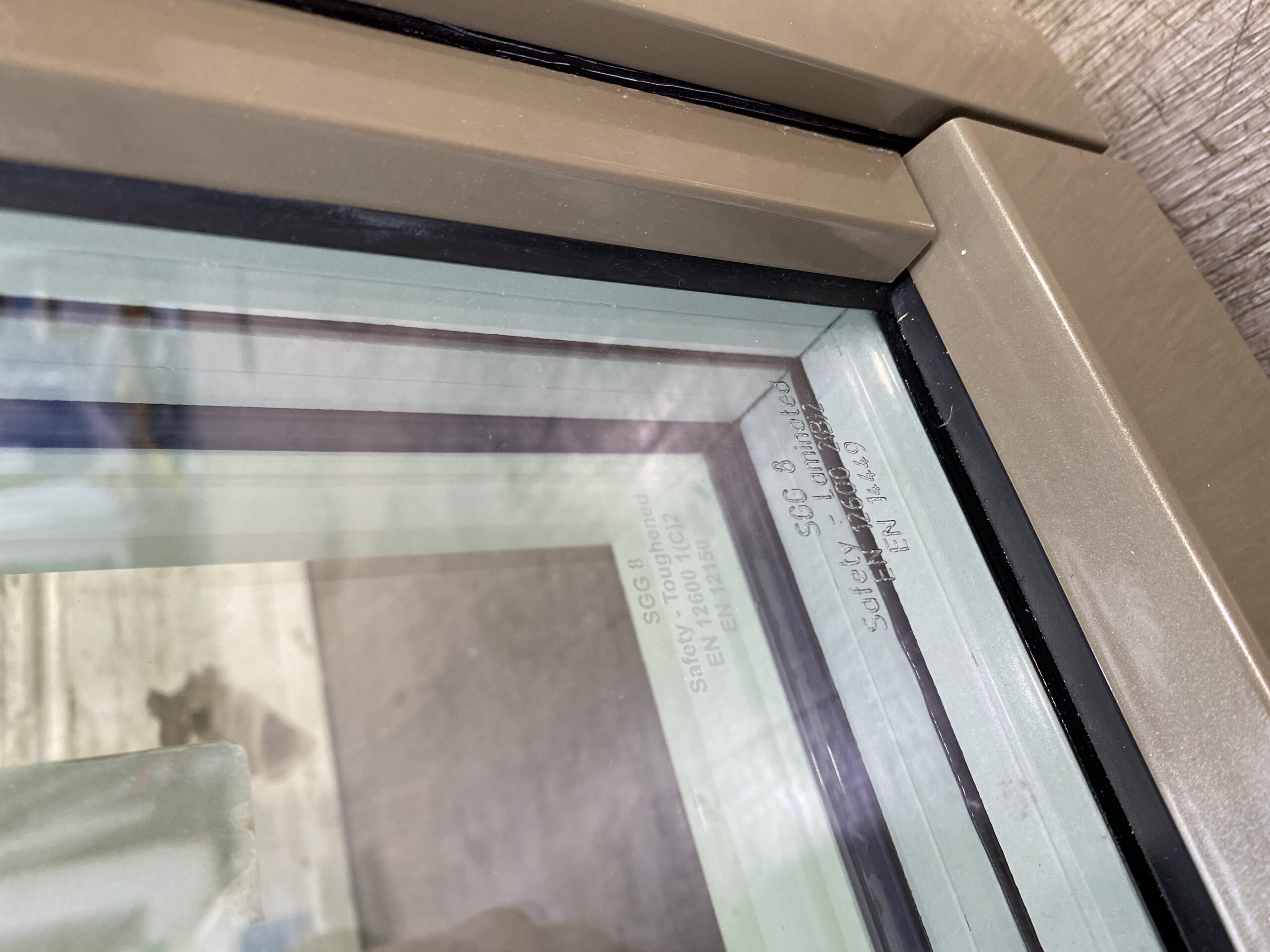 'Super High Quality' Aluminium Fixed window | Green doors